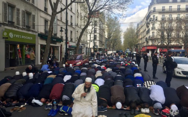 Les musulmans priant dans la rue à Clichy (92) condamnés en première ...